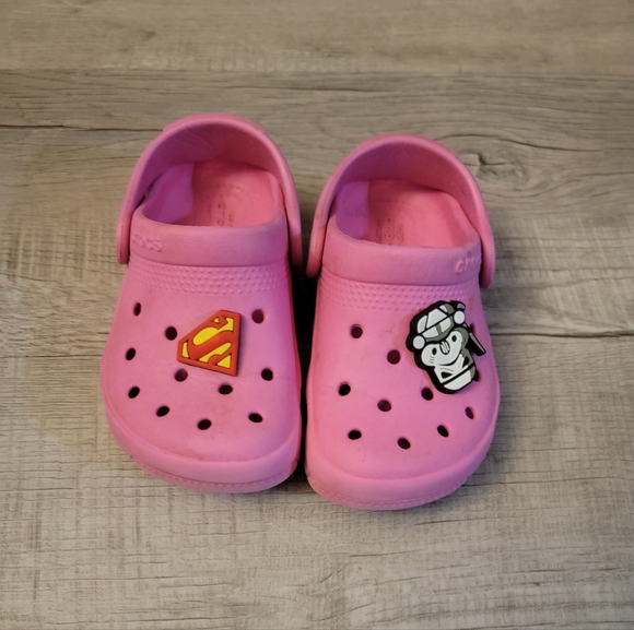 CROCS | Shoes | Crocs Kids Pink Water Shoes With Fun Badges | Poshmark